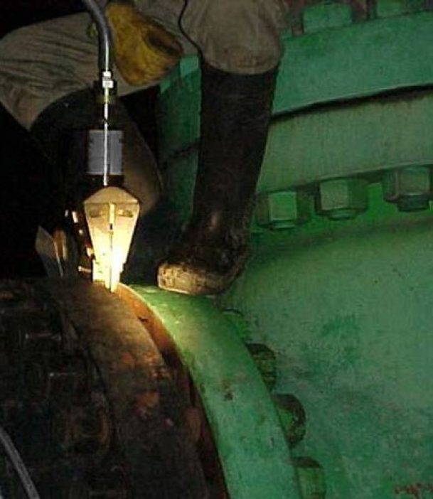 Equalizer Flange Spreading Wedge: Drive a Wedge… | Specialised Force